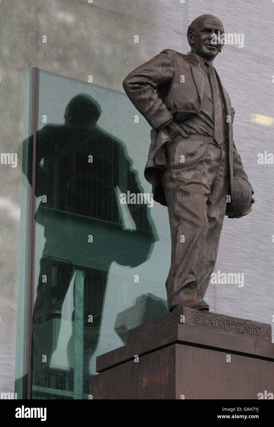 Soccer - Manchester United - Sir Matt Busby Statue - Old Trafford Stock ...