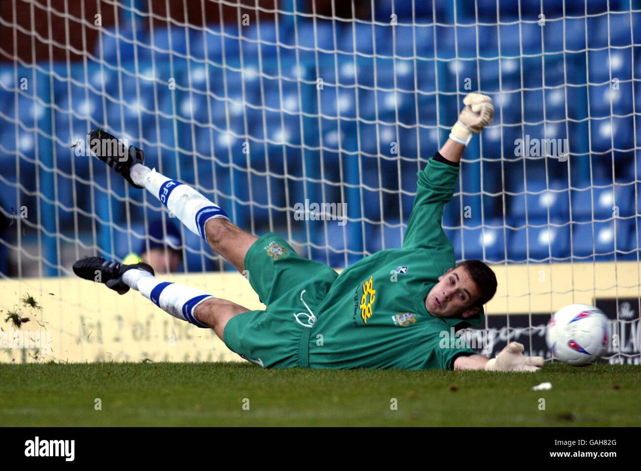 Bury goalkeeper glynn garner hi-res stock photography and images - Alamy