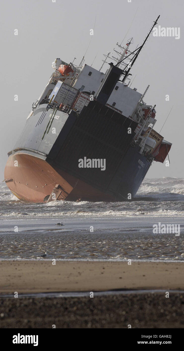 The cargo ship riverdance run aground blackpool due high winds hi-res ...