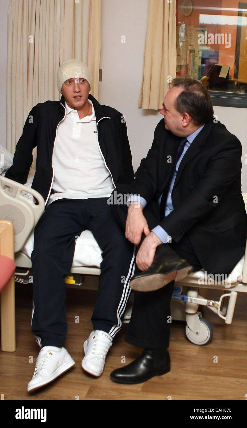 First Minister Alex Salmond visits patient Scott Davidson before ...