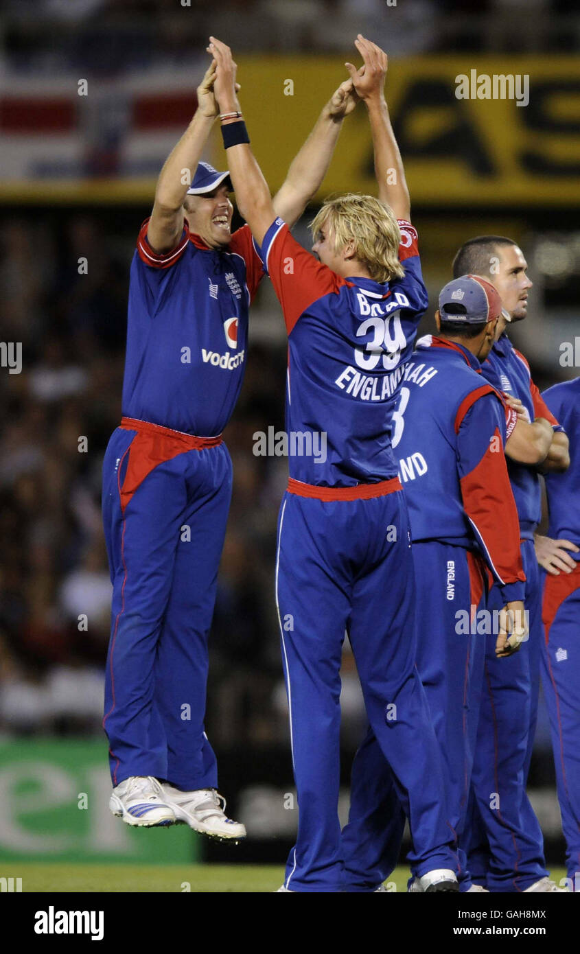 England's Stuart Broad celebrates New Zealand's Peter Fulton's wicket ...
