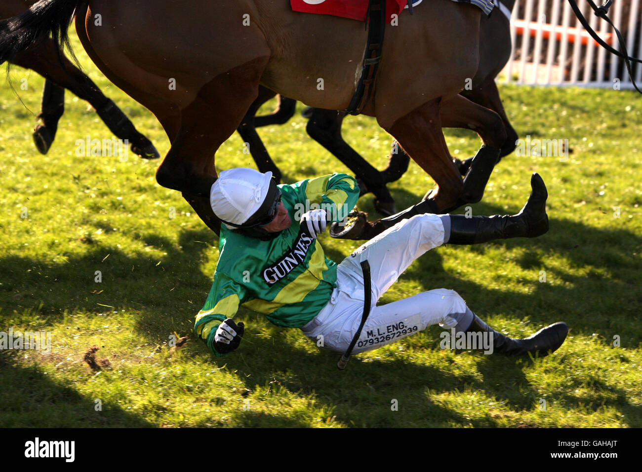 Colin Bolger comes off Castlemaine Vic in The toteplacepot Novices ...