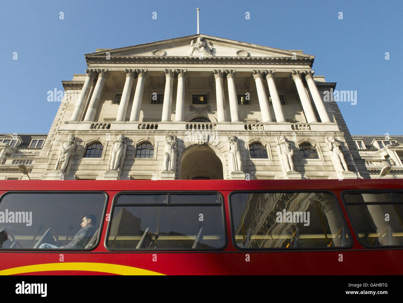 Threadneedle street view hi-res stock photography and images - Alamy