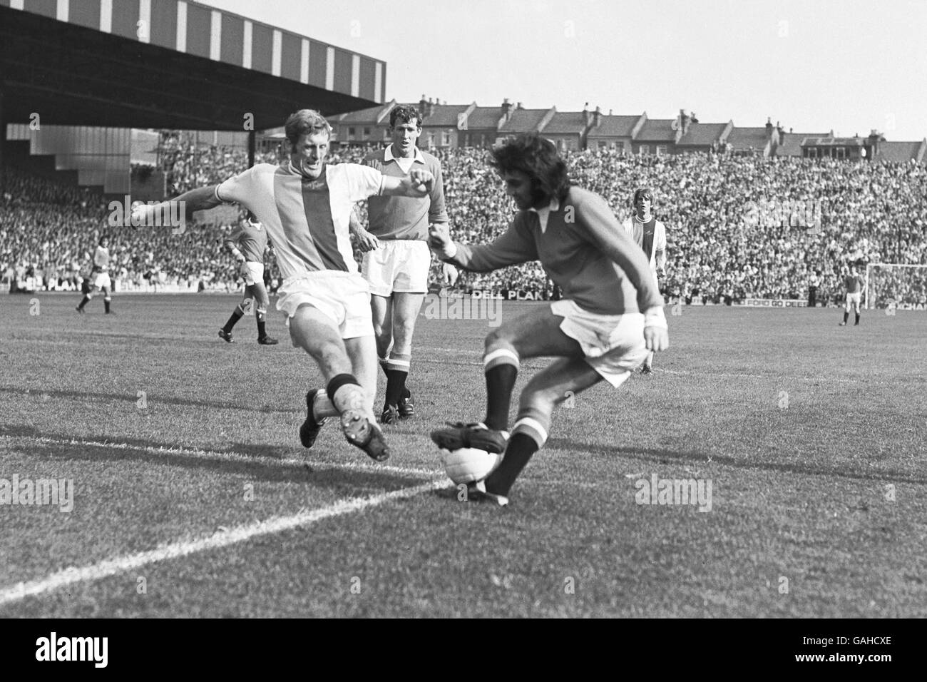 Manchester uniteds george best Black and White Stock Photos & Images ...