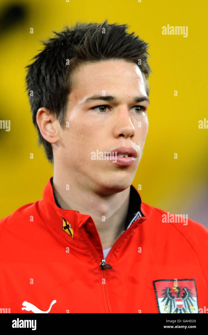 Football stadium headshot head shot euro2008preview hi-res stock ...