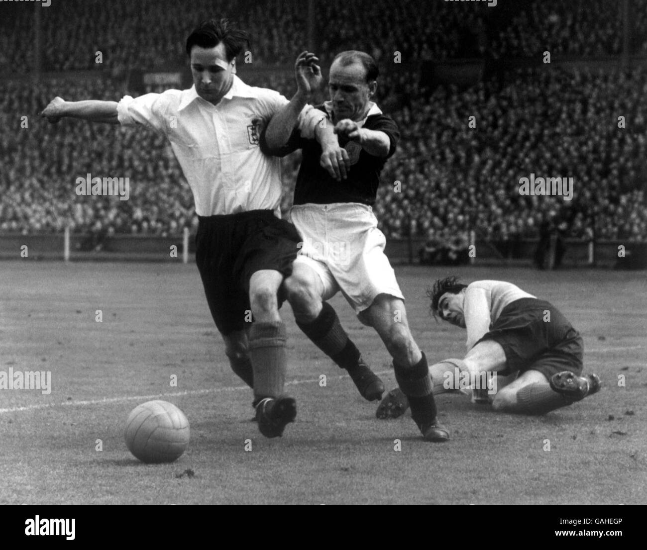 (L-R) England's Neil Franklin dispossesses Scotland's Jimmy Delaney ...