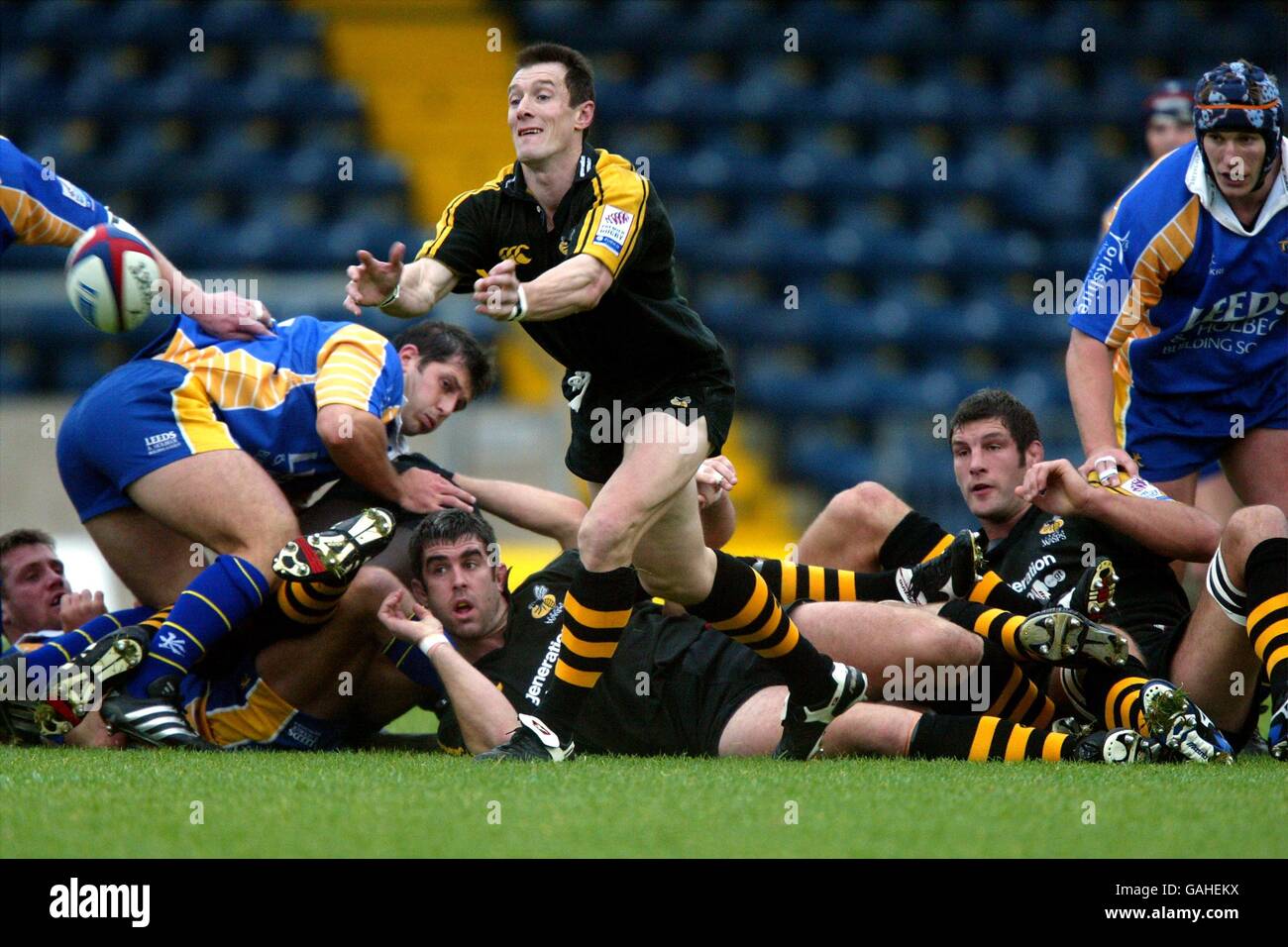 London wasps rob howley throws the ball from the scrum hi-res stock ...
