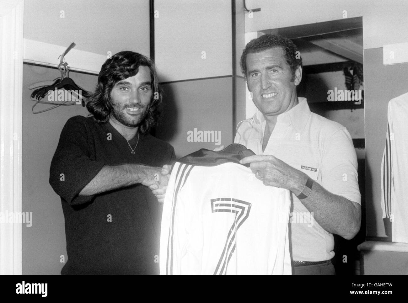 (L-R) Fulham's George Best shakes hands with manager Bobby Campbell ...