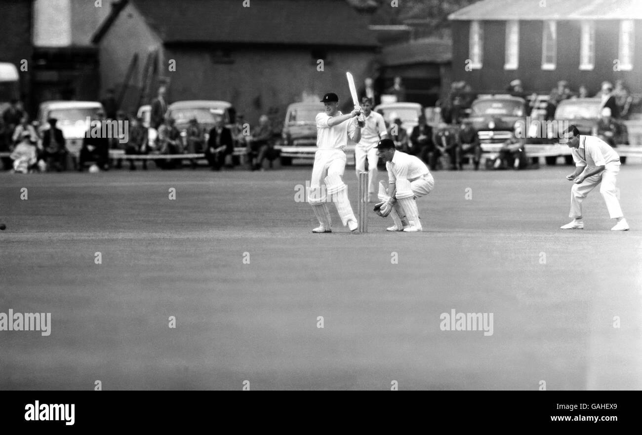 (L-R) Warwickshire's Dennis Amiss drives, watched by Kent wicketkeeper ...