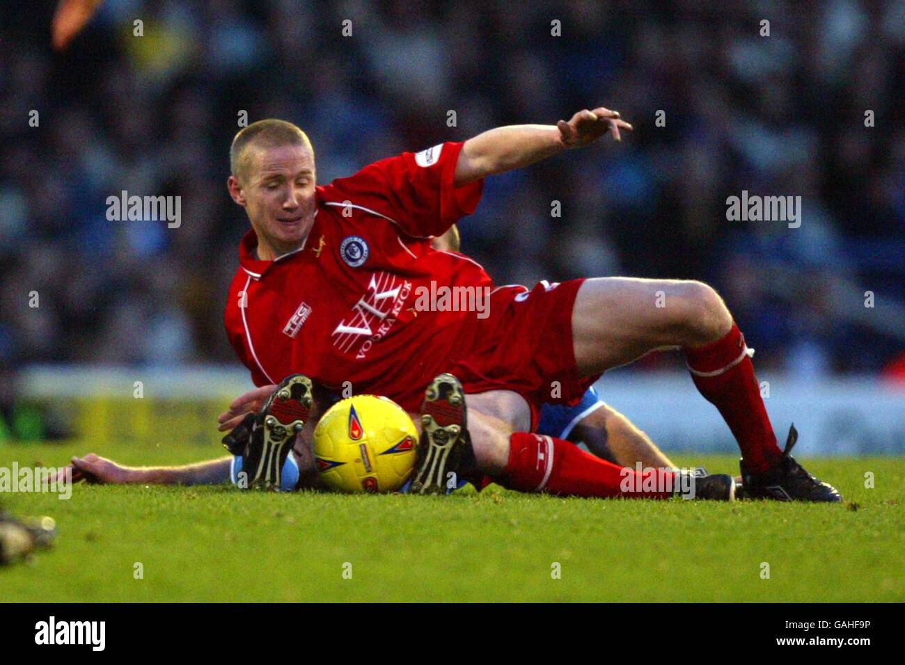 Chesterfields glynn hurst battles for the ball hi-res stock photography ...