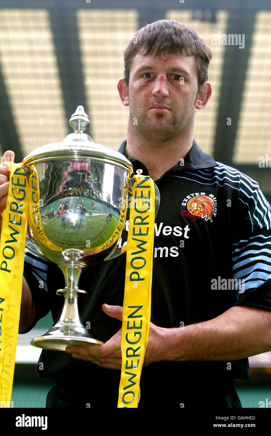 David sims of exeter chiefs with the powergen trophy hi-res stock ...