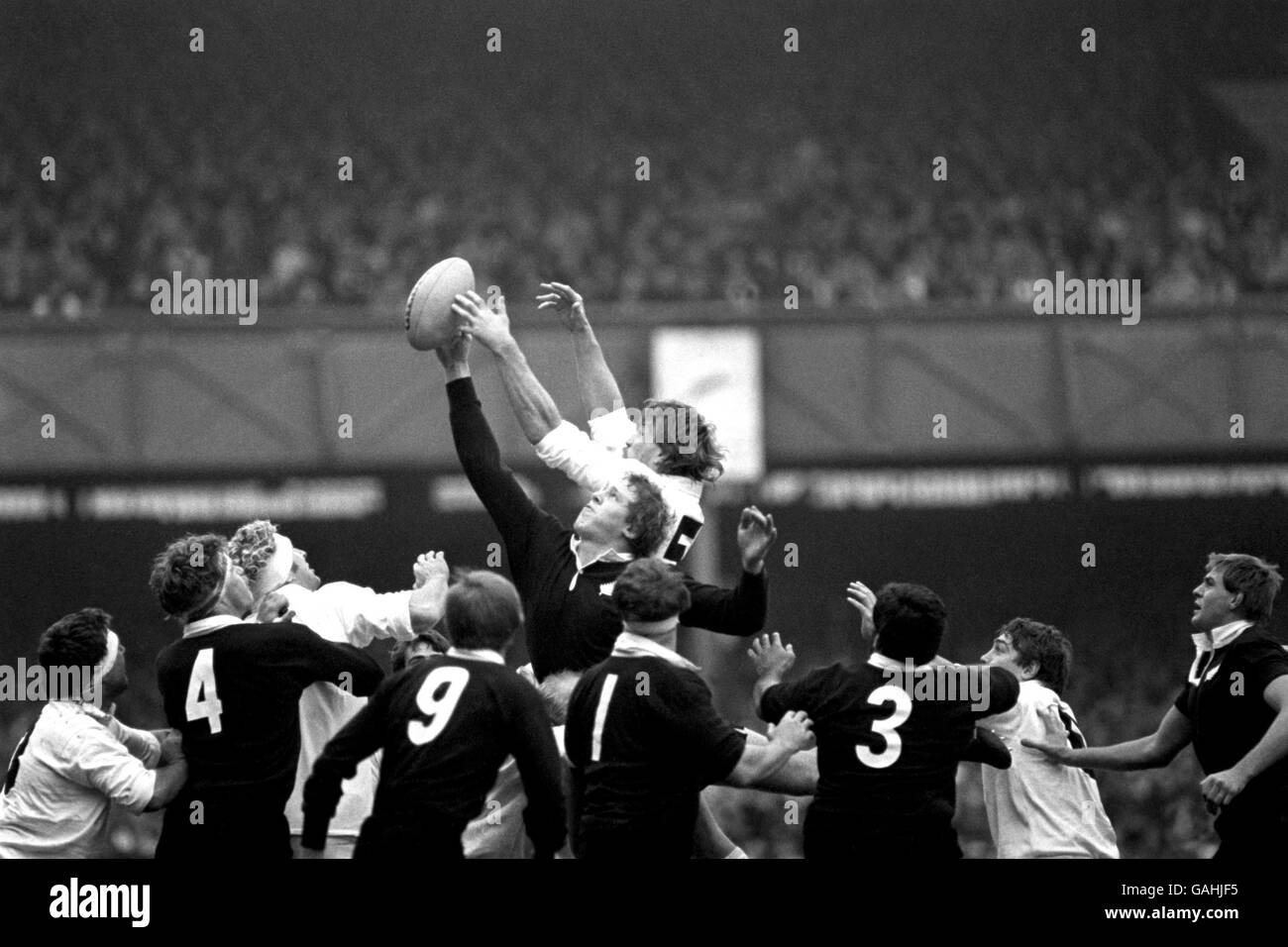 (L-R) New Zealand's Albert Anderson and England's Steve Bainbridge ...