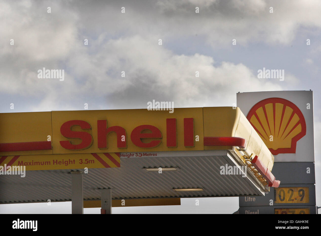 Shell petrol station in stockport shell today announced profits 13 9bn ...
