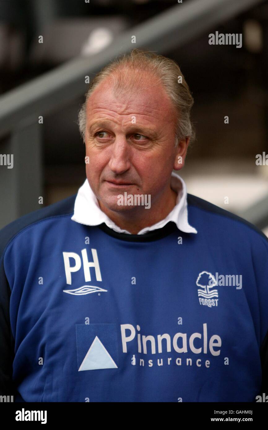 Paul hart nottingham forest manager hi-res stock photography and images ...