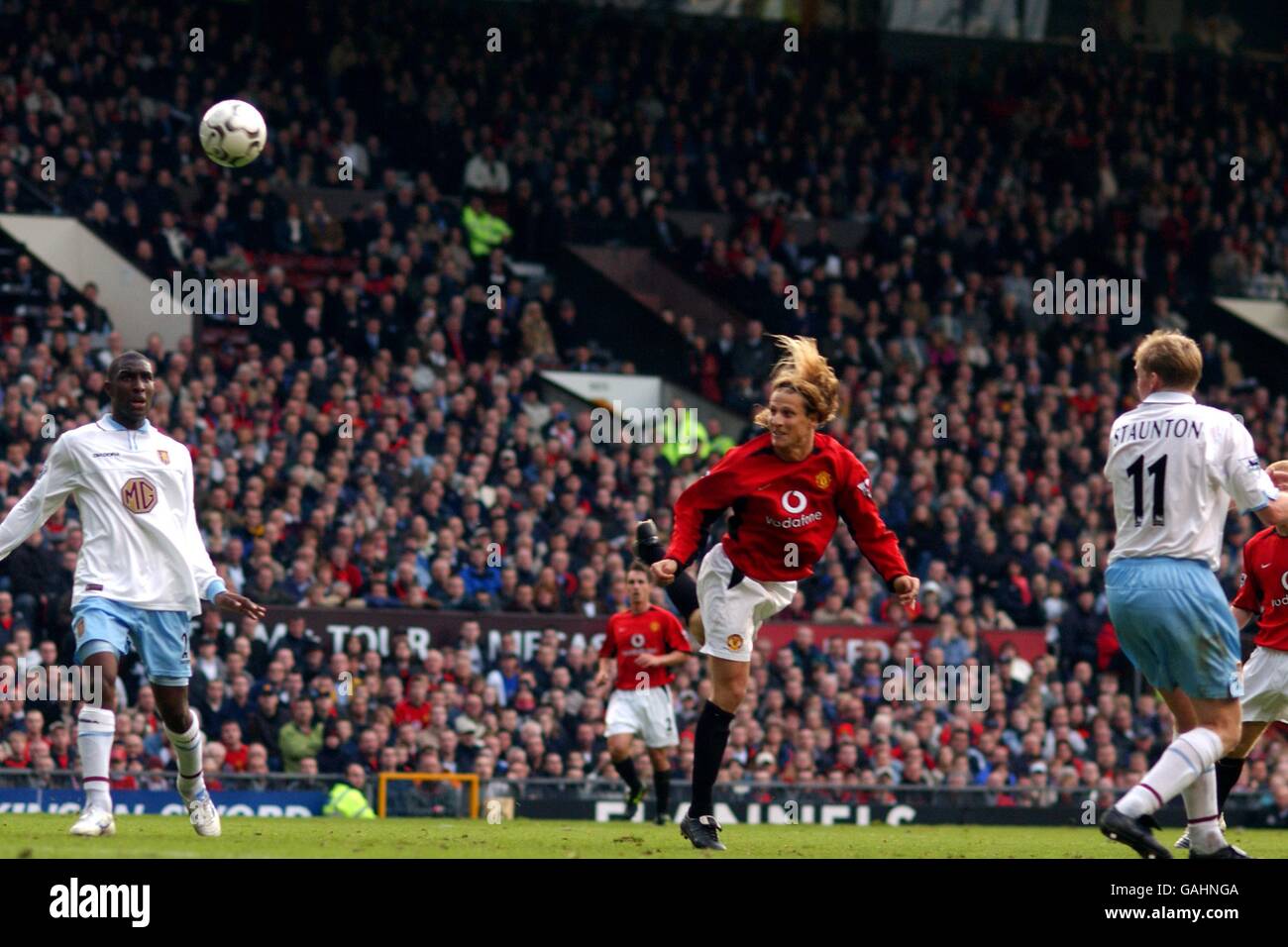 Manchester United's Diego Forlan finds himself unmarked as he heads ...