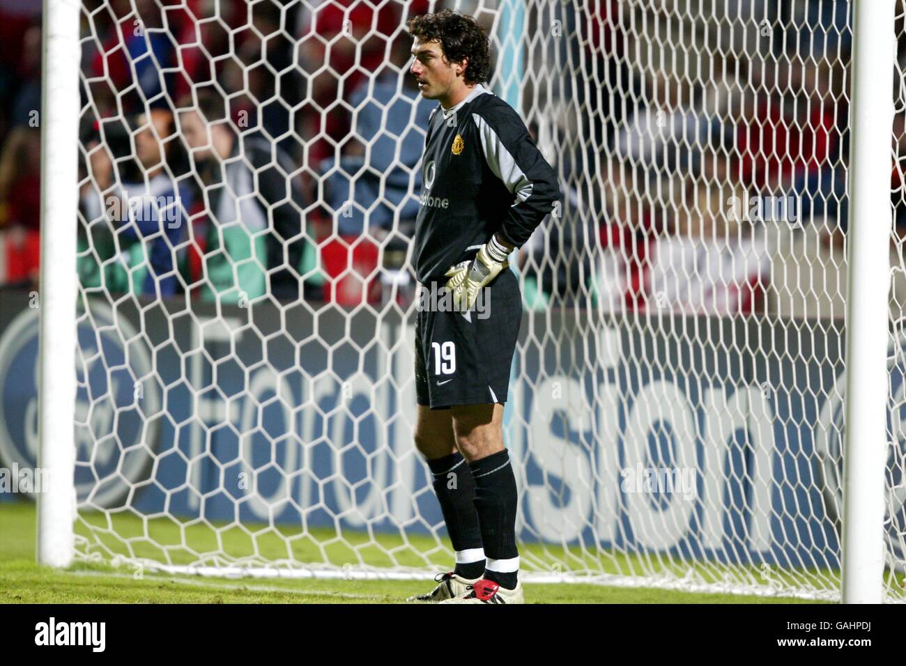 Manchester United's Ricardo stands dejected after the third goal Stock ...