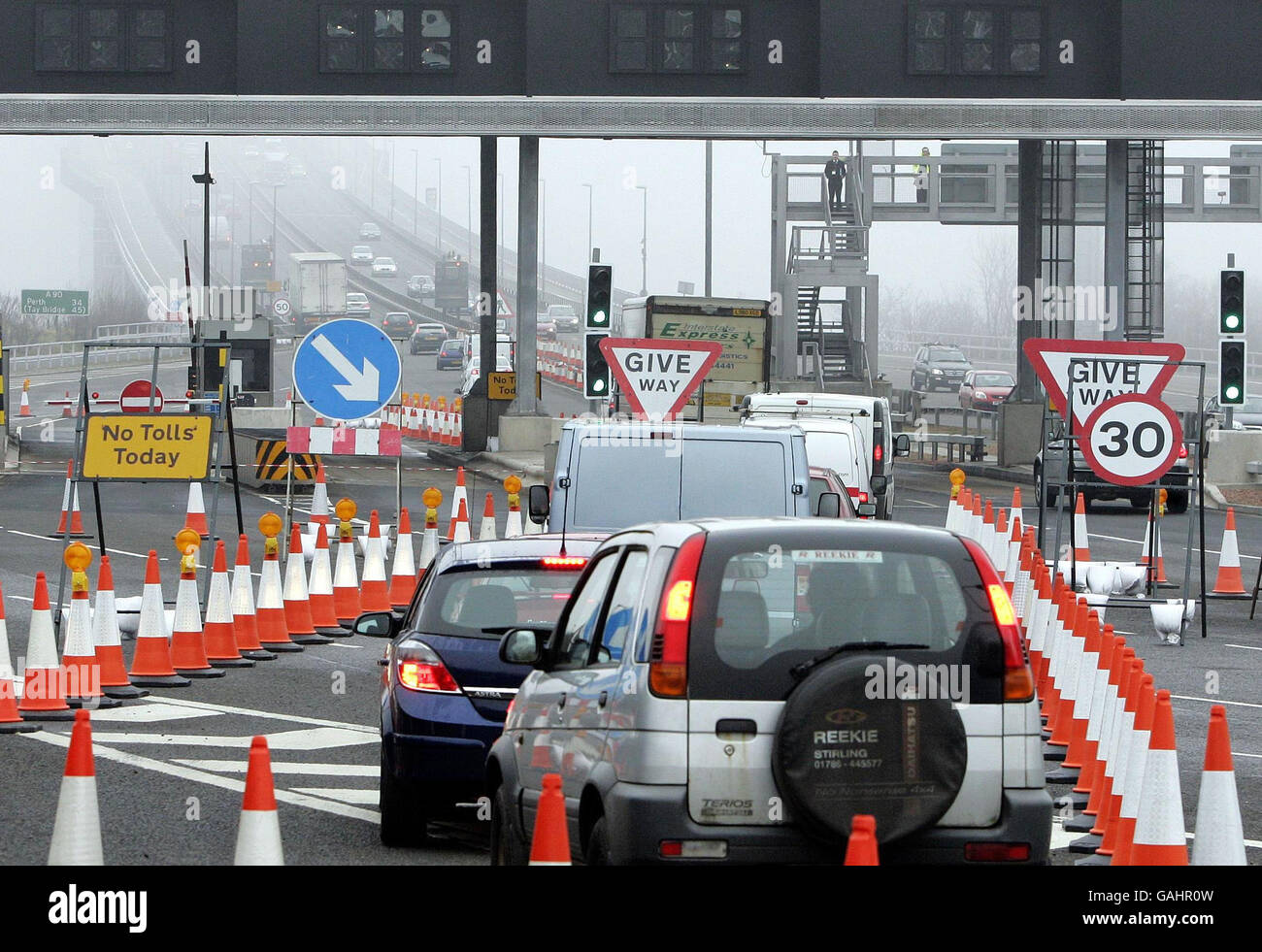 Bridge tolls scotland hi-res stock photography and images - Alamy