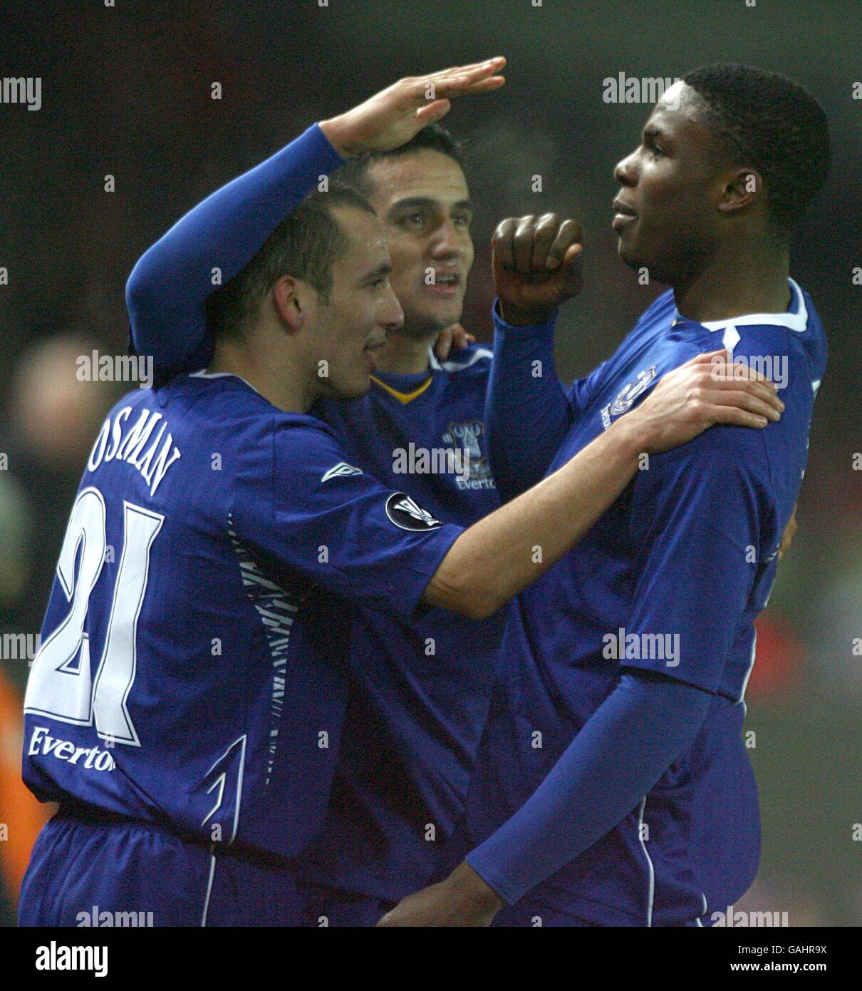 Everton's first goalscorer Leon Osman (l) and team mate Tim Cahill (c ...