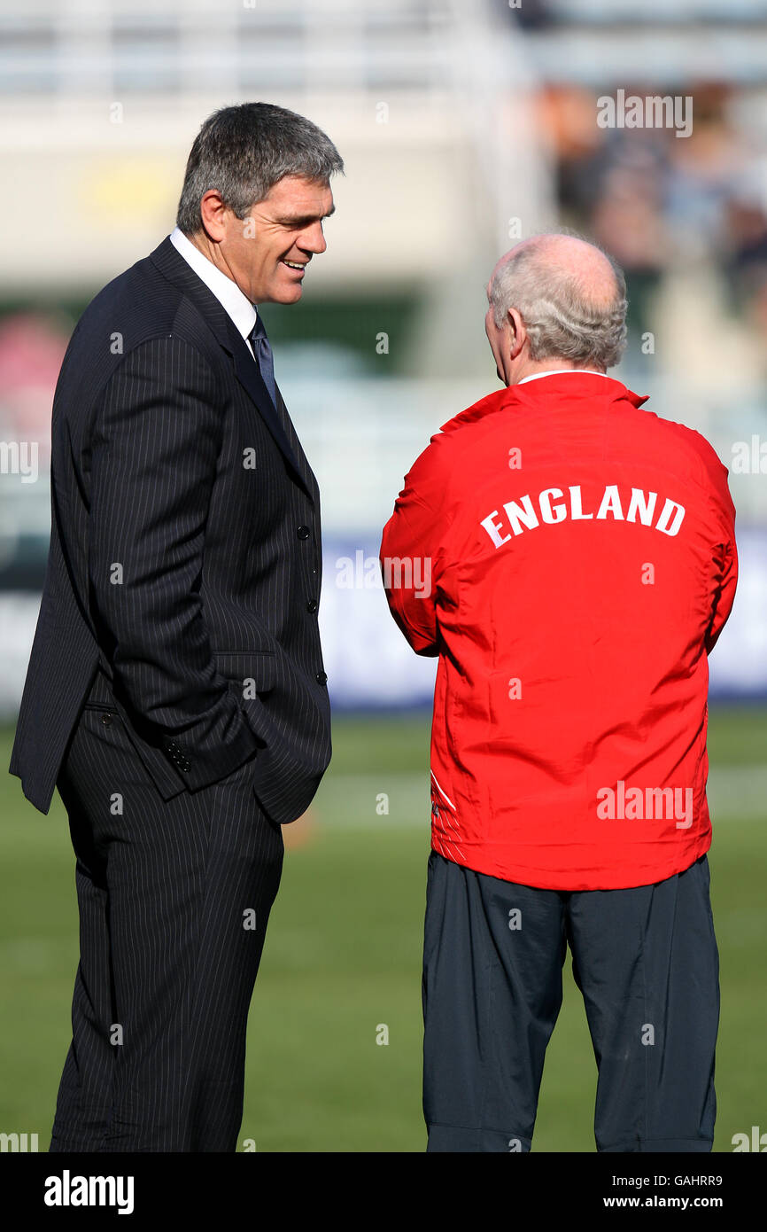 Englands coach brian with italys head coach nick mallett hi-res stock ...