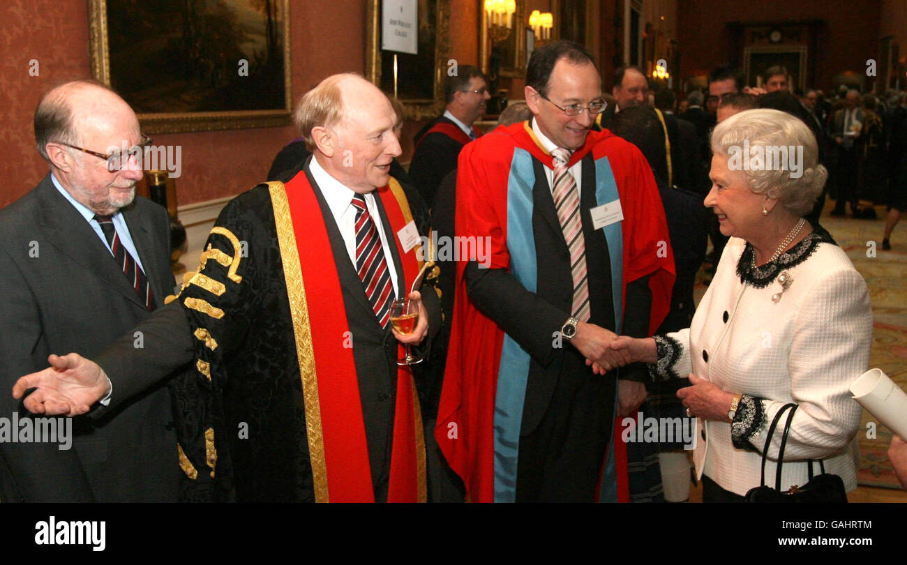 Britains queen elizabeth ii lord kinnock left buckingham palace hi-res ...