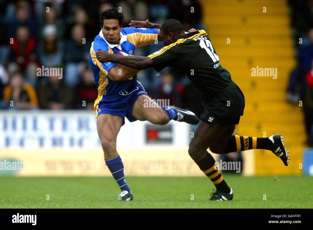 London wasps ayoola erinle tackles leeds tykes george harder hi-res ...
