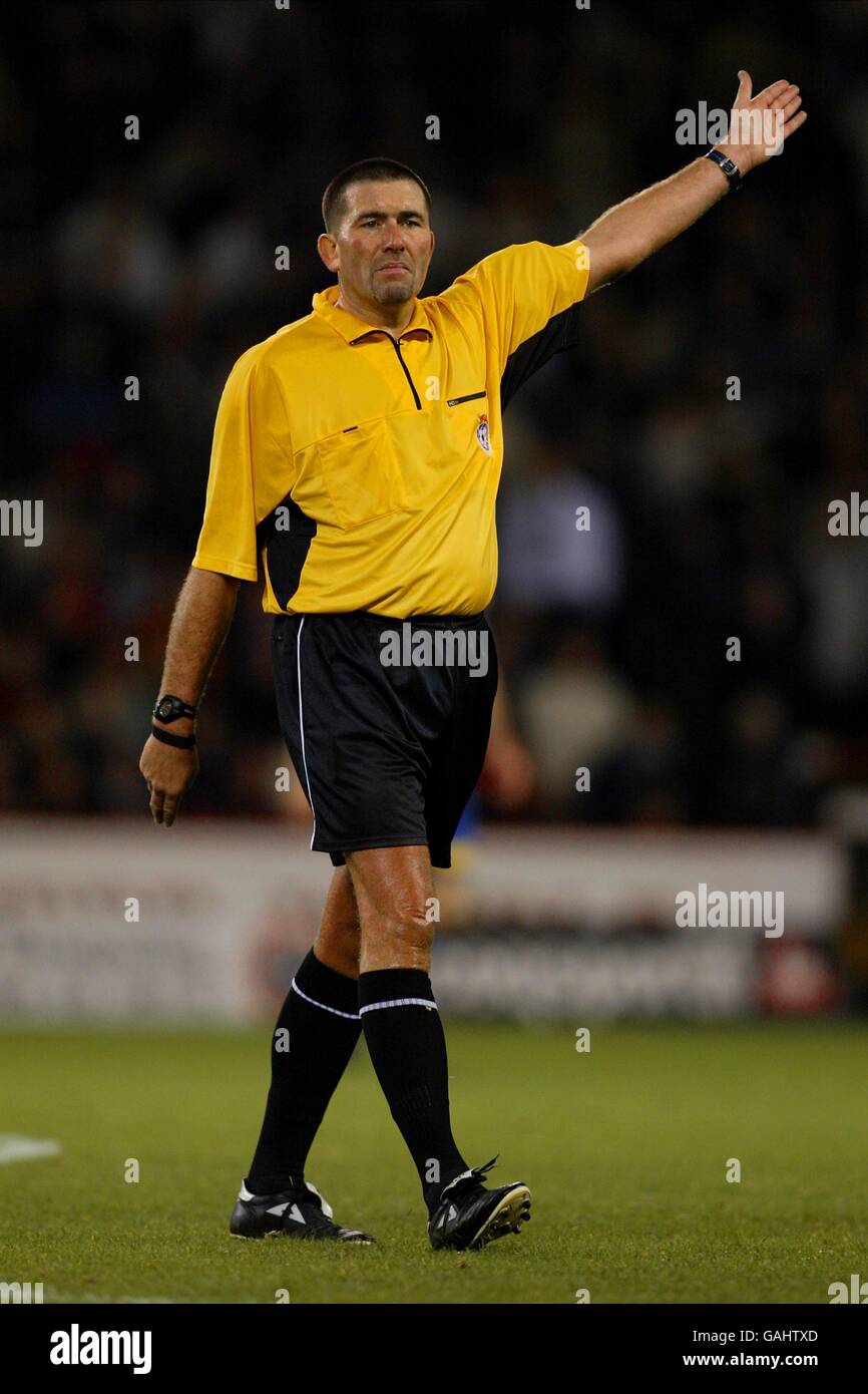 Jeff winter referee hi-res stock photography and images - Alamy