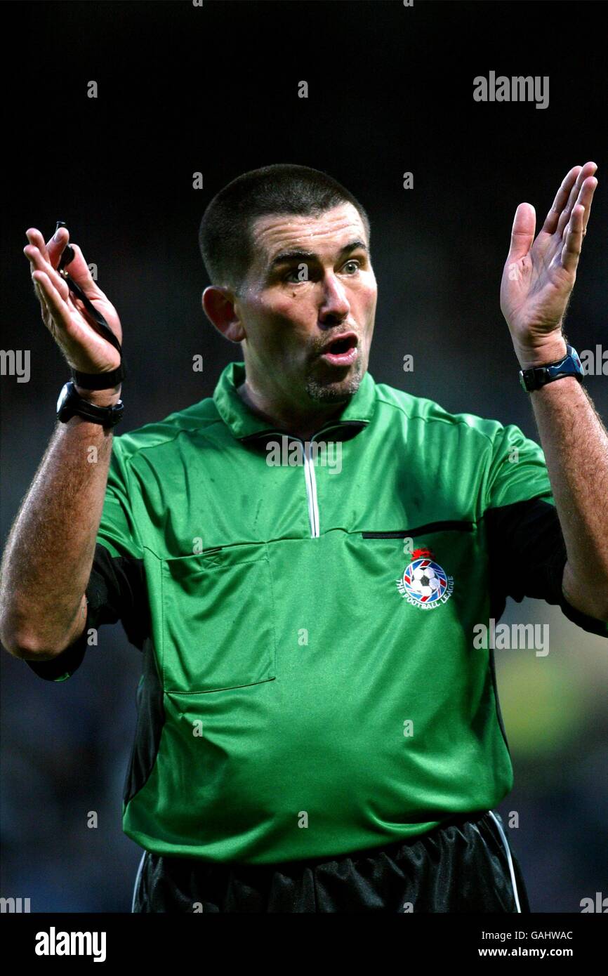 Jeff winter referee hi-res stock photography and images - Alamy