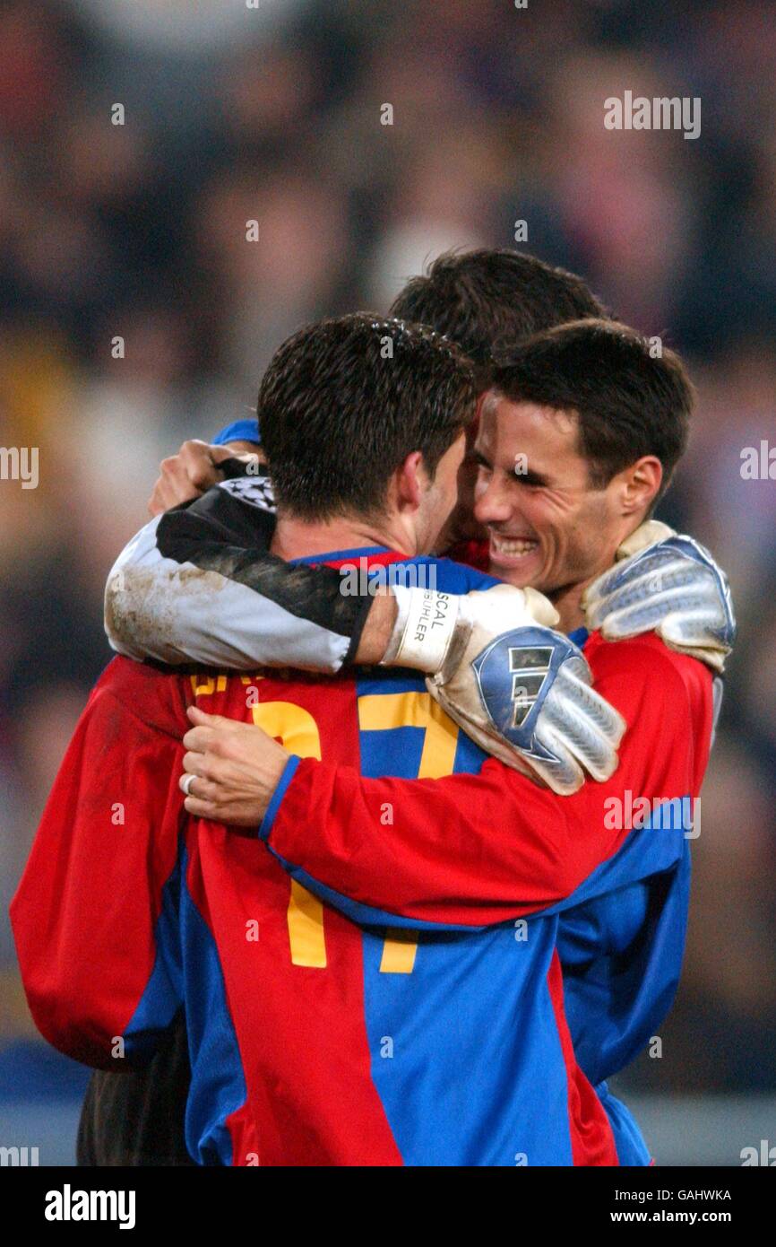 FC Basel's Mario Cantaluppi (l) celebrates with goalkeeper Pascal ...