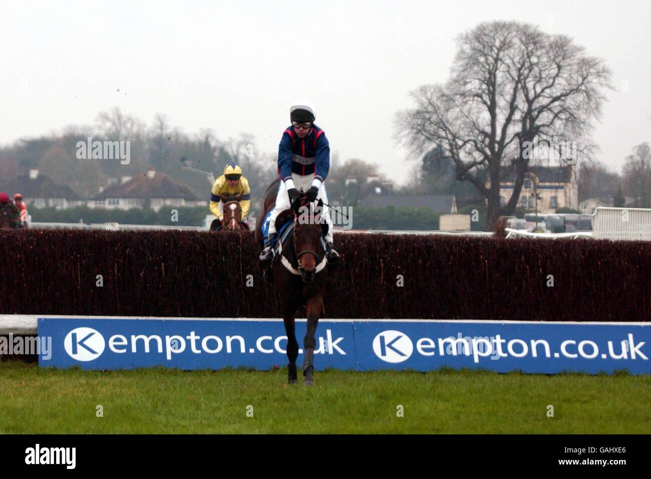 Horse Racing - Kempton Races Stock Photo - Alamy