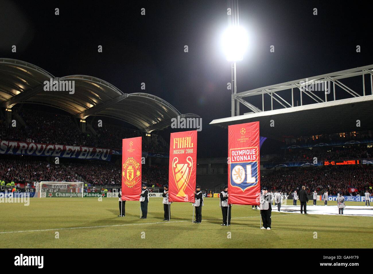Uefa champions league olympique lyonnais v manchester united hi-res ...