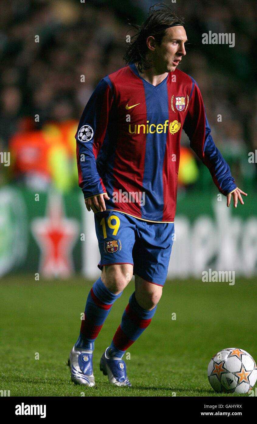 Soccer - UEFA Champions League - Celtic v Barcelona - Celtic Park. Leo ...