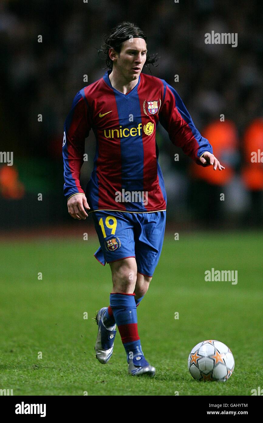 Soccer - UEFA Champions League - Celtic v Barcelona - Celtic Park. Leo ...