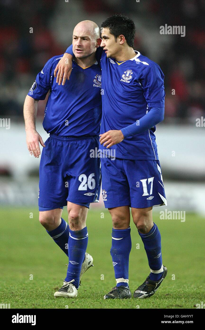 Everton's Lee Carsley and Tim Cahill after the final whistle Stock ...