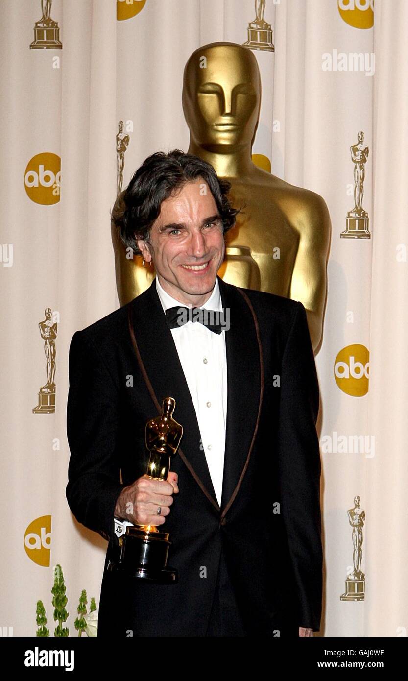 Daniel Day Lewis with the award for Best Actor received for There Will ...
