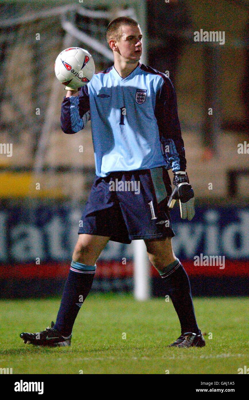 England under 17 goalkeeper hi-res stock photography and images - Alamy