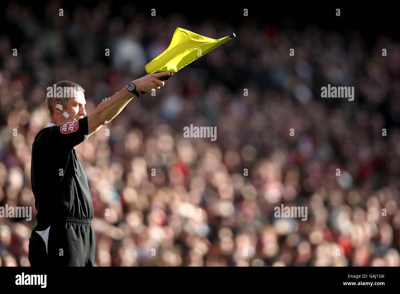 A linesman signals for offside hi-res stock photography and images - Alamy