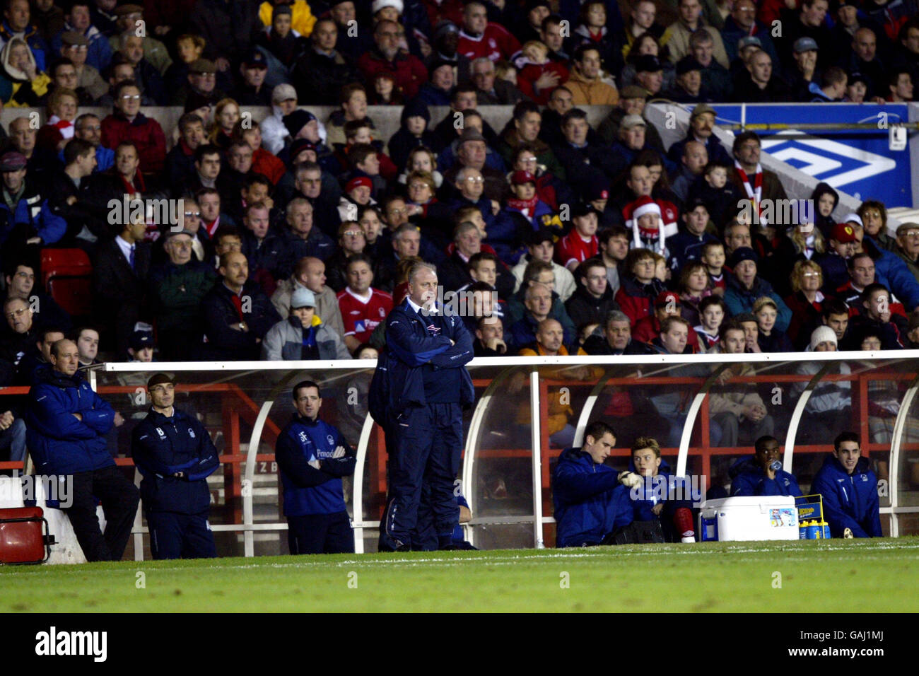 Nottingham Forest's manager Paul Hart (centre) looks on dejected as his ...
