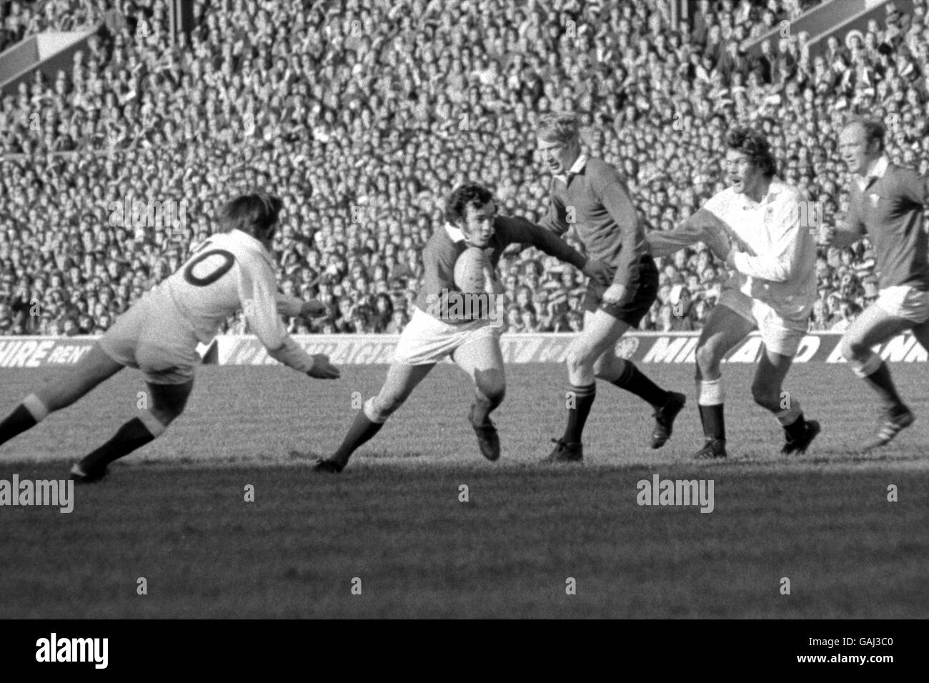 Wales phil bennett cuts between englands alan old peter dixon hi-res ...