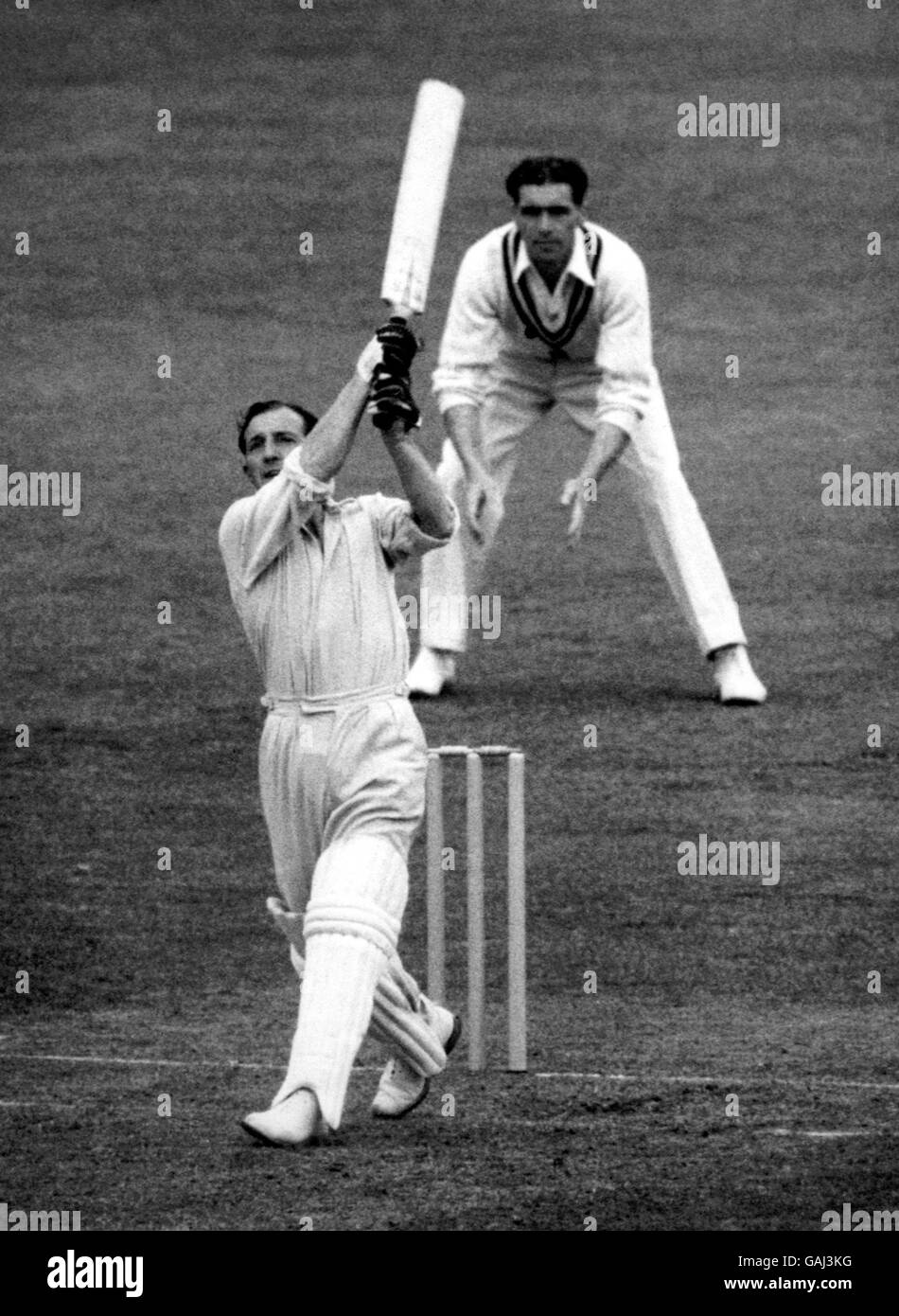 Cricket - County Championship - Middlesex v Warwickshire - First Day ...