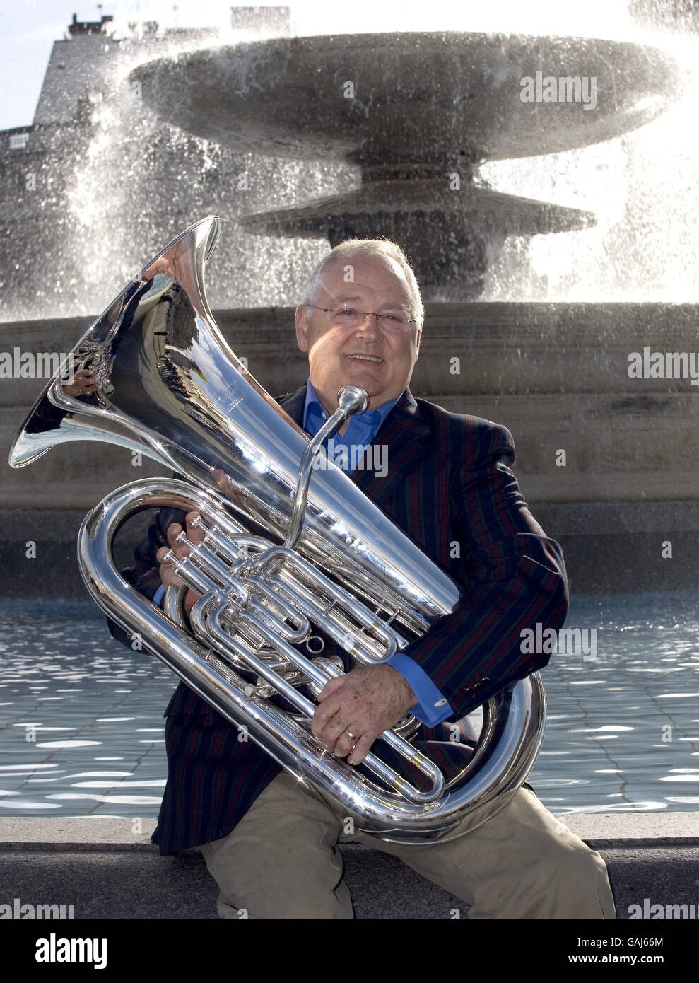 Harold bishop neighbours hi-res stock photography and images - Alamy