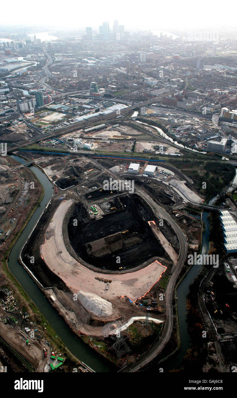 London Olympic Stadium work on track Stock Photo - Alamy