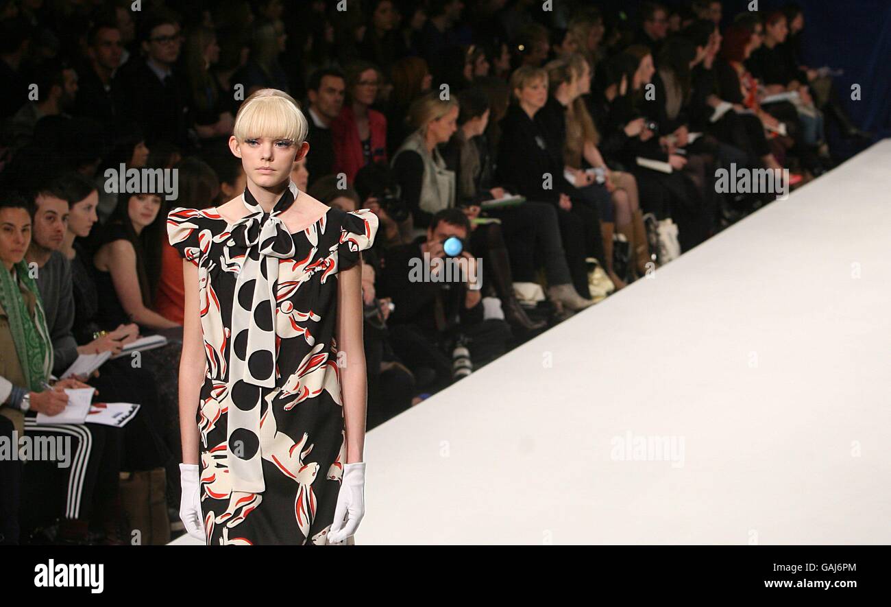 London Fashion Week - Eley Kishimoto Catwalk Show Stock Photo - Alamy