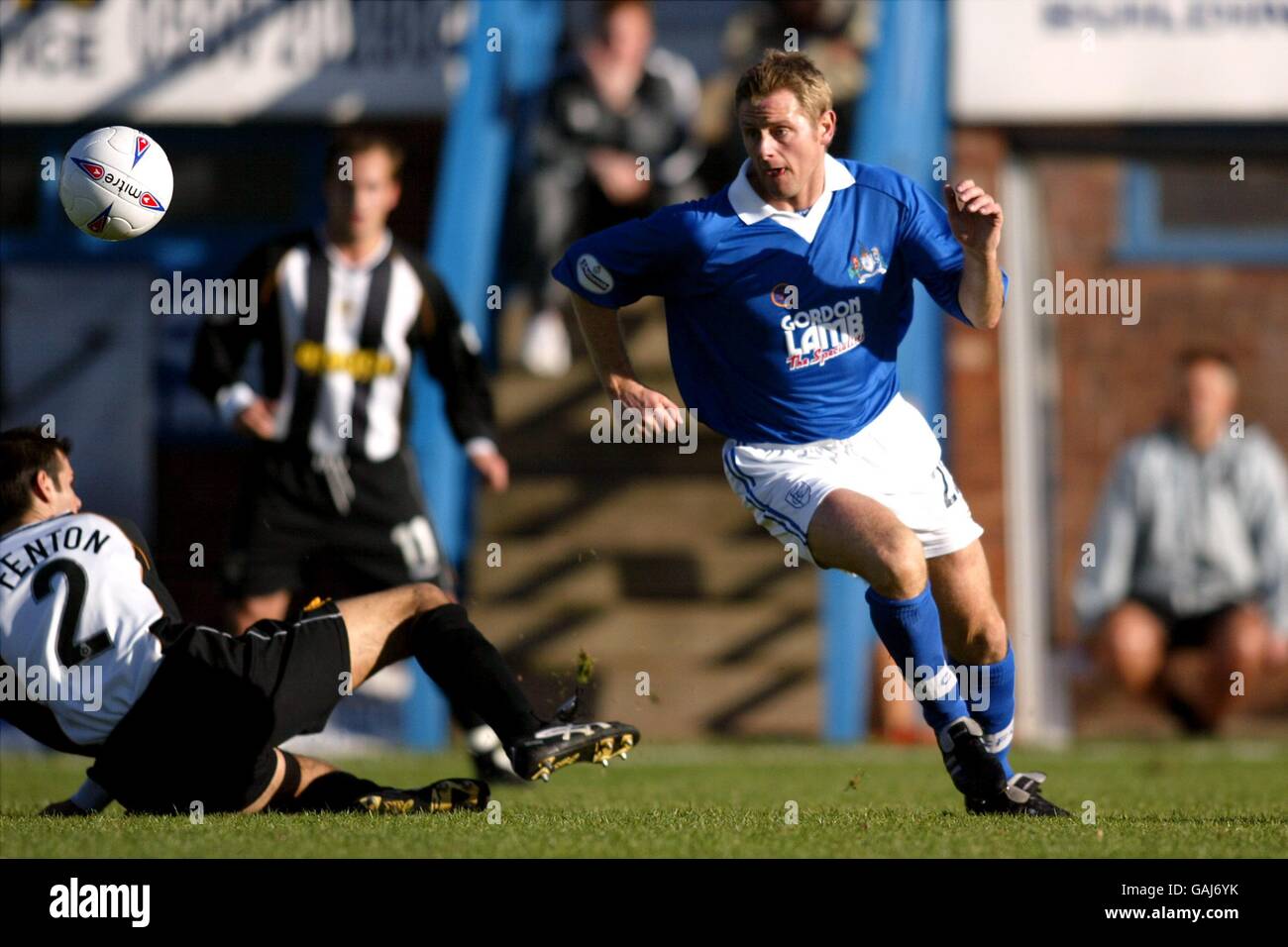 Chesterfield's David Reeves (r) and Notts County's Nick Fenton battle ...