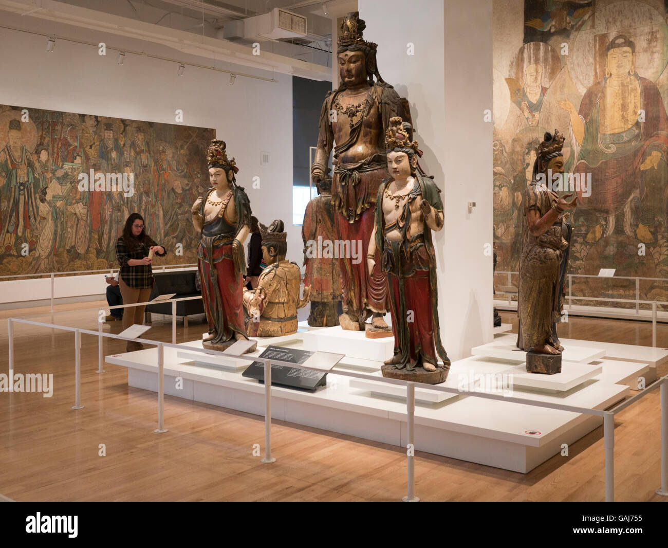 Visitors in Chinese exhibit on display in Royal Ontario Museum, Toronto ...
