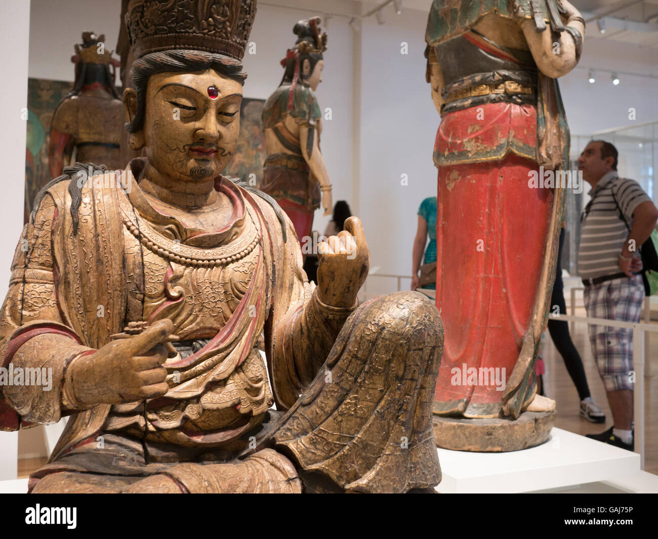 Visitors in Chinese exhibit on display in Royal Ontario Museum, Toronto ...