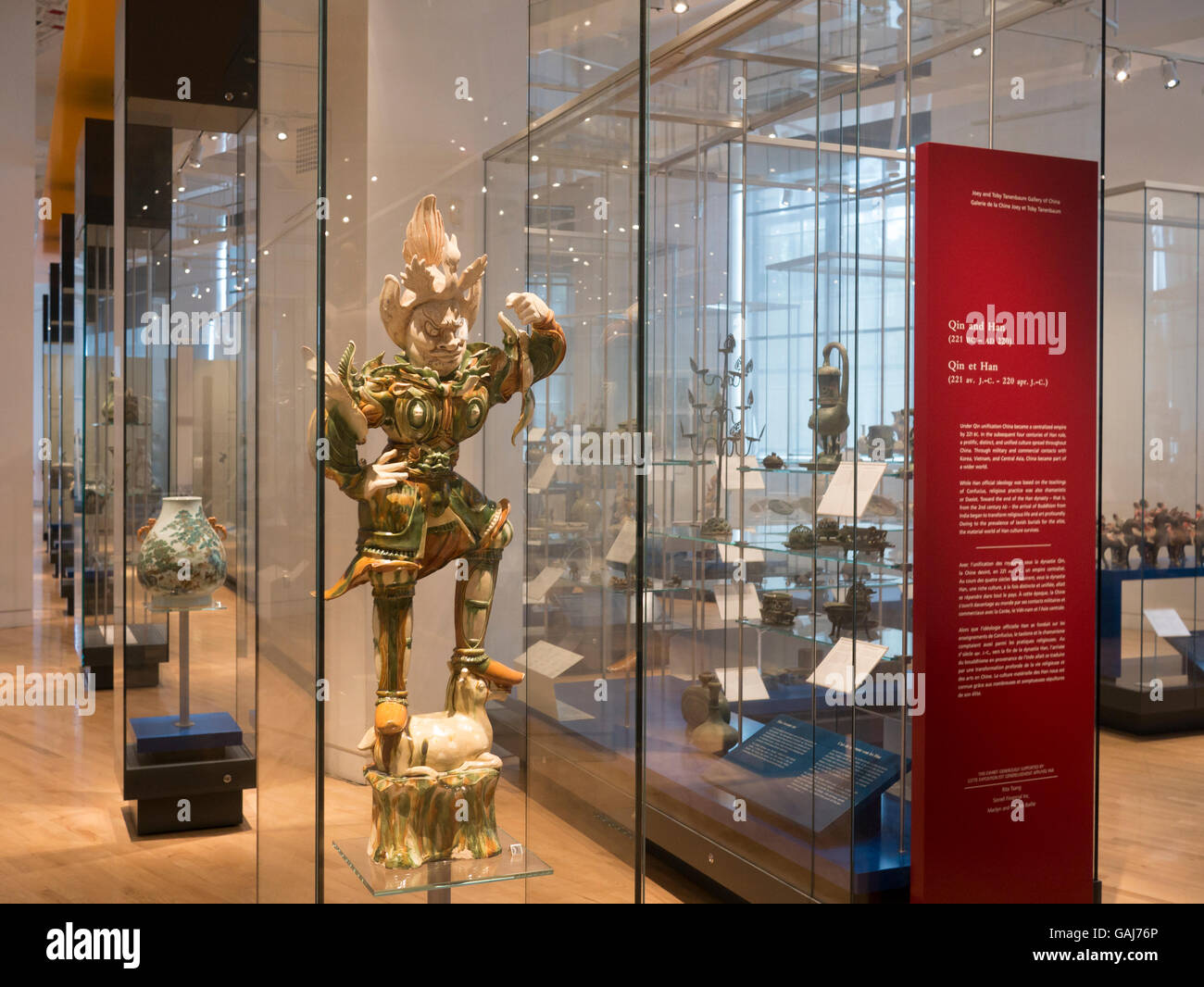 Visitors in Chinese exhibit on display in Royal Ontario Museum, Toronto ...