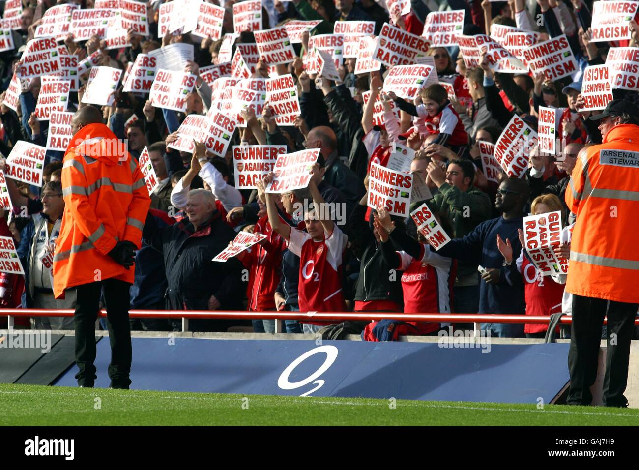 Arsenal fans show their support for the kick racism out of football ...