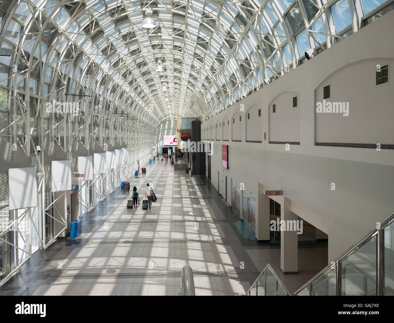 Union Pearson Express Terminal concourse connecting skywalk, Toronto ...