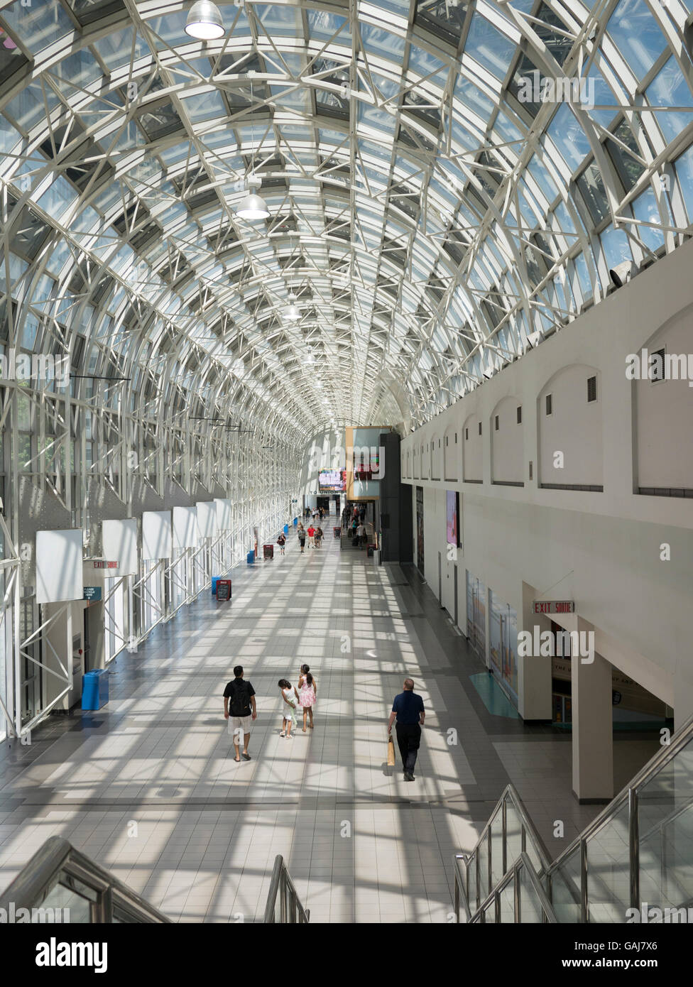 Union Pearson Express Terminal concourse connecting skywalk, Toronto ...