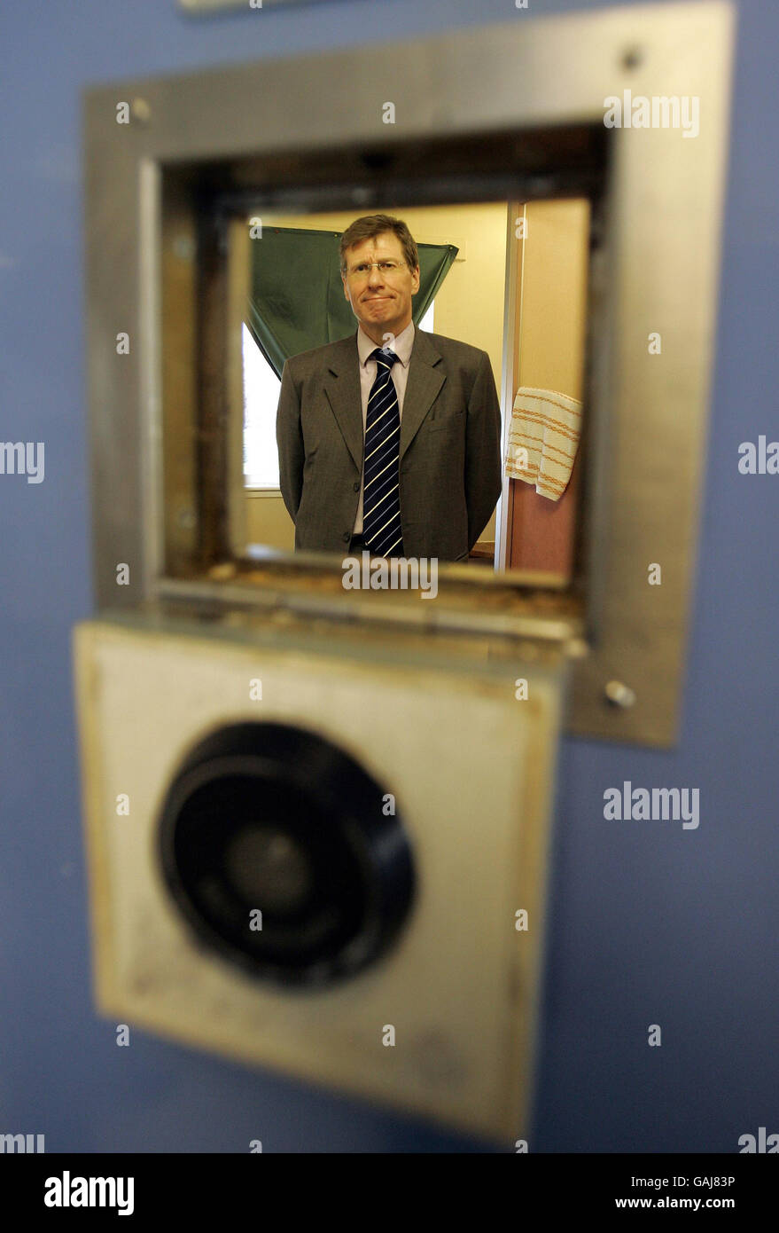 Justice minister Kenny MacAskill in a cell at Cornton Vale prison ...
